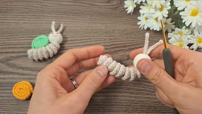 Super easy to make crochet snail – Welcome to Crochet Classic
